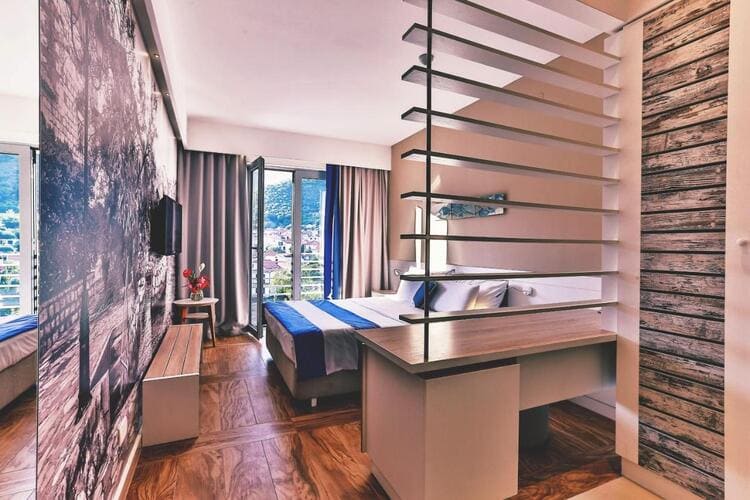 Hotel CARINE DELFIN Bijela 4* | Letovanje Bijela Crna Gora 2025